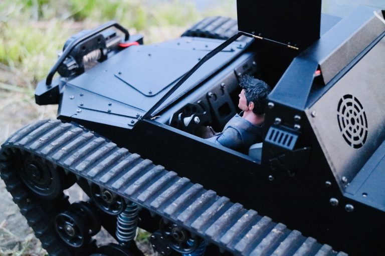 1/10 RC Super Tank Kit – Pig Studio